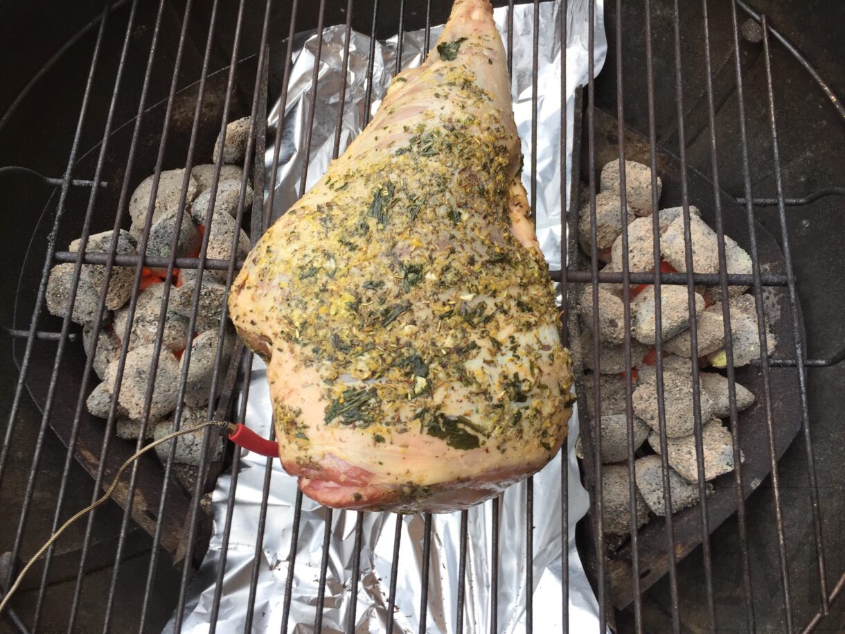 Grillet marineret lammekølle - Madkalender.dk