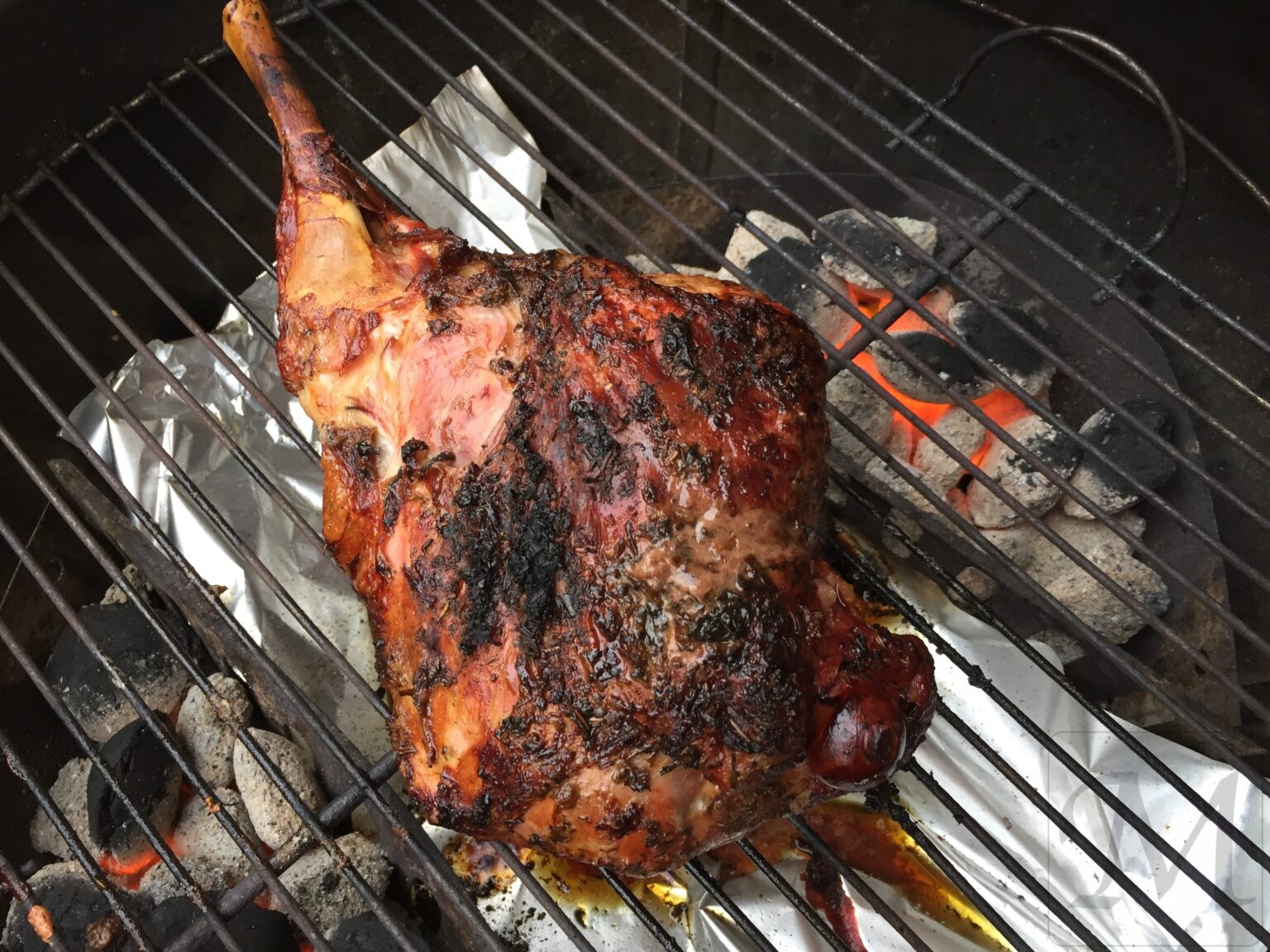 Grillet marineret lammekølle - Madkalender.dk